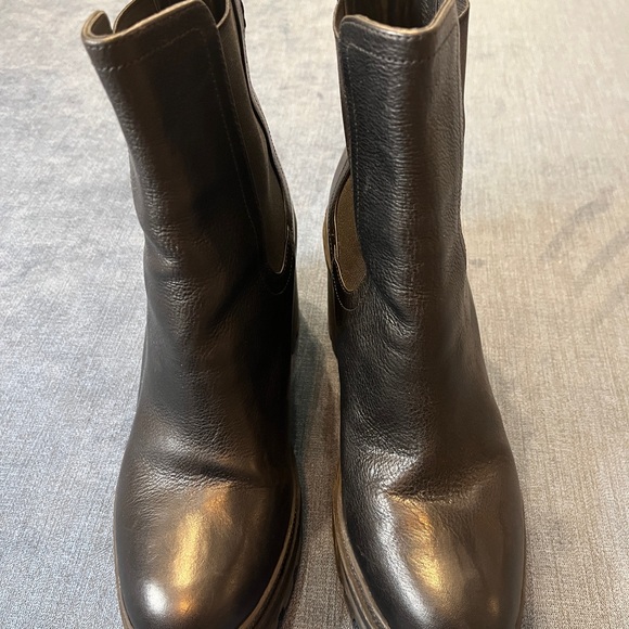 Veronica Beard | Shoes | Veronica Beard Winnie Chelsea Boots In Black ...